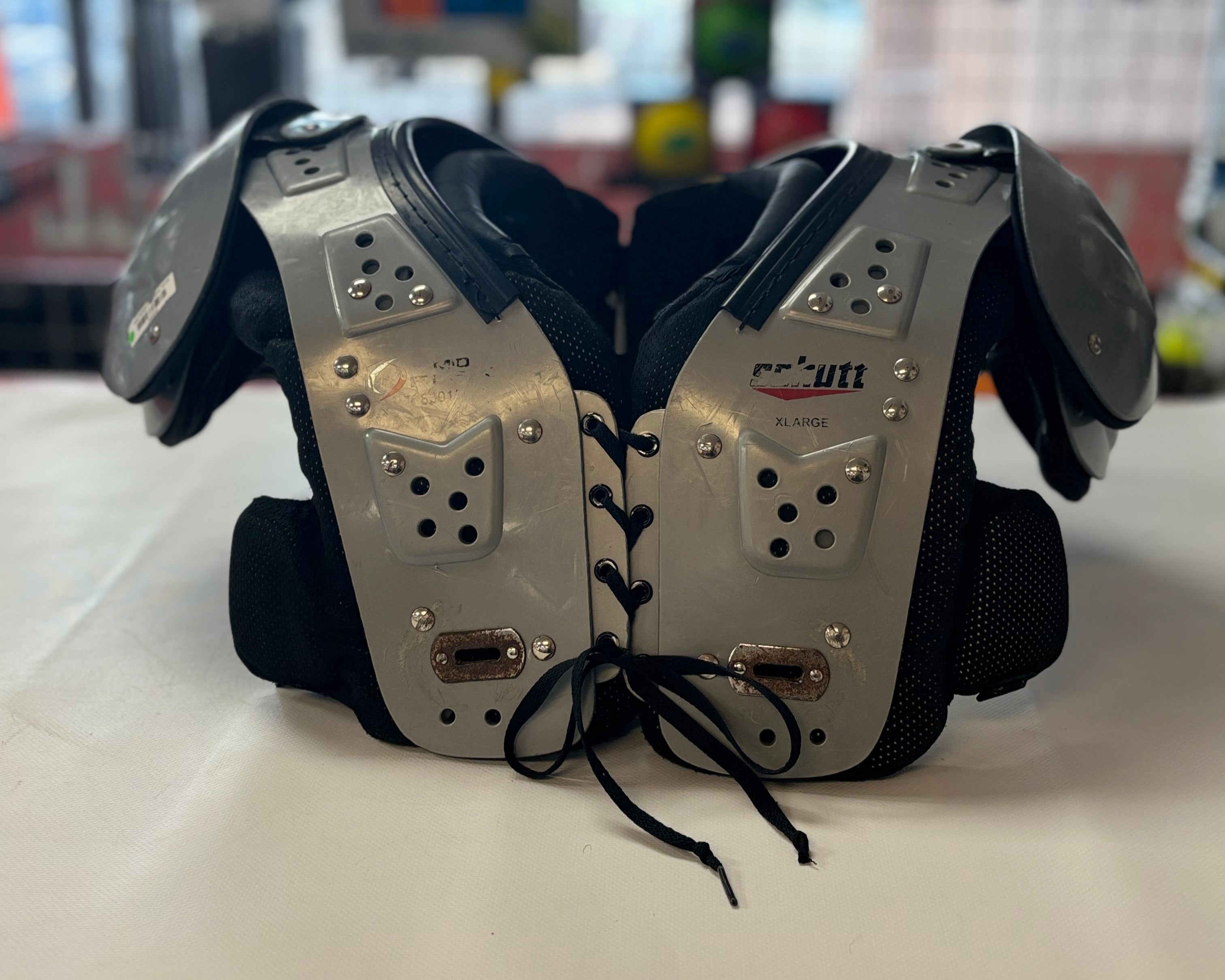 Schutt Shoulder Pads - Adult Large (used) – Sports Exchange